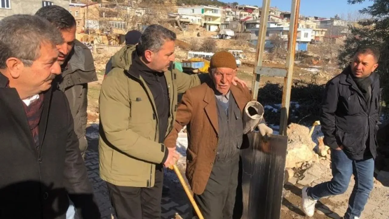 TOKAT, DEPREMİN YARALARINI SARMAK İÇİN GÖLBAŞI’DA - Hürsöz Gazetesi TOKAT, DEPREMİN YARALARINI SARMAK İÇİN GÖLBAŞI’DA - Hürsöz Gazetesi