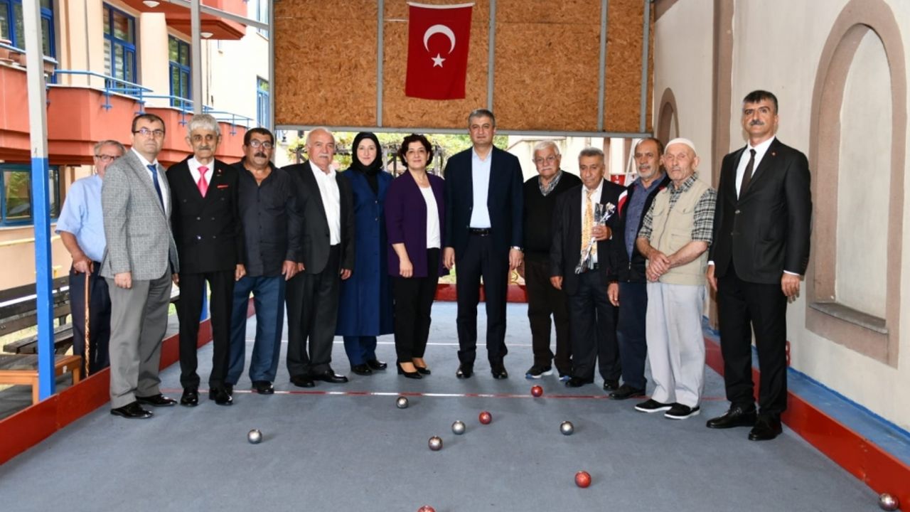 Karabük Valisi Mustafa Yavuz, huzurevi sakinlerini ziyaret etti ... Karabük Valisi Mustafa Yavuz, huzurevi sakinlerini ziyaret etti ...