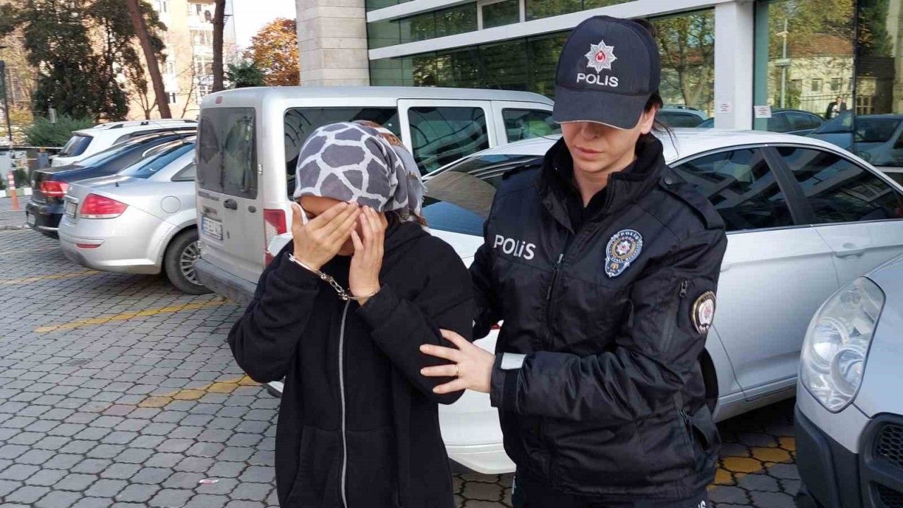 Gasp tuzağından 18 yaşındaki yabancı kız tutuklandı - Hürsöz Gazetesi Gasp tuzağından 18 yaşındaki yabancı kız tutuklandı - Hürsöz Gazetesi