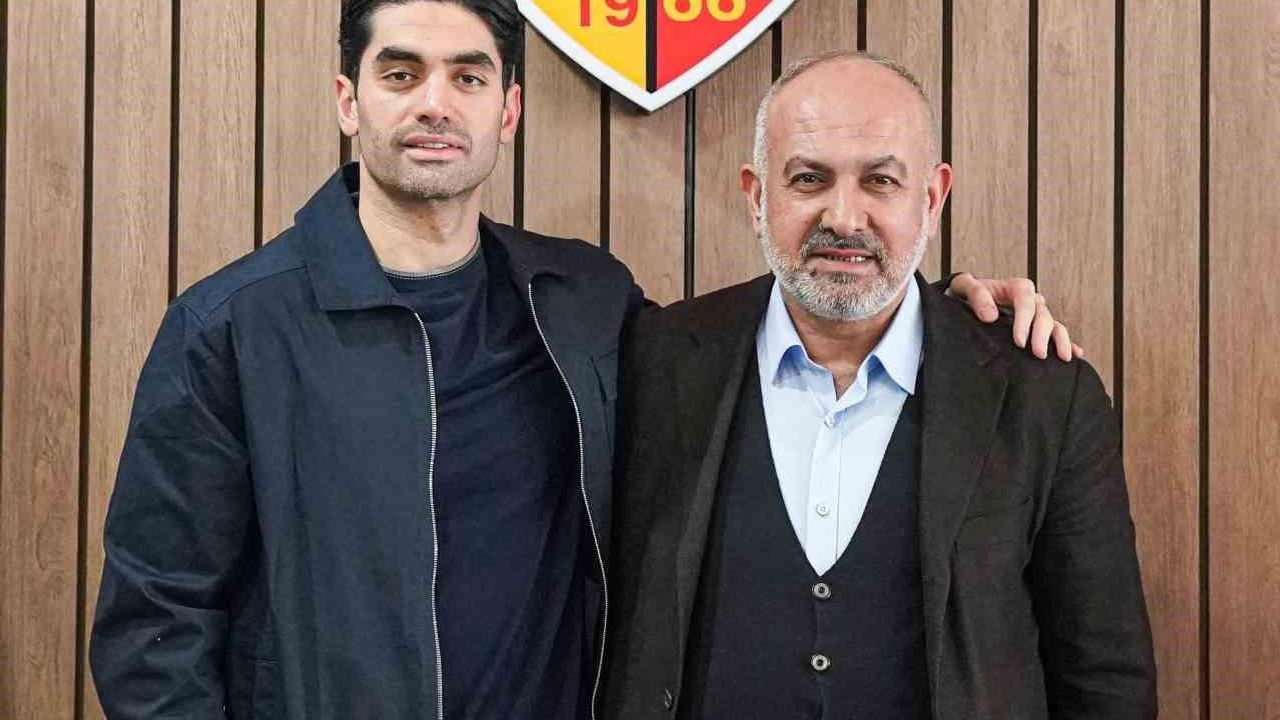 Ali Karimi 3 yıllık yeni sözleşmeye imza attı - Hürsöz Gazetesi