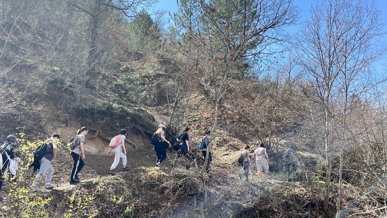Üniversitelilerden Höbek Dağı ve Kaleköy’de doğa yürüyüşü - Hürsöz Gazetesi