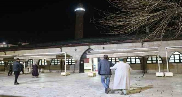 Sivaslılar ilk teravih namazında Ulu Camii’ne akın etti - Hürsöz Gazetesi Sivaslılar ilk teravih namazında Ulu Camii’ne akın etti - Hürsöz Gazetesi