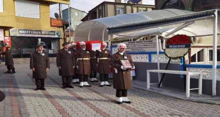 Vefat eden emekli Albay toprağa verildi - Hürsöz Gazetesi