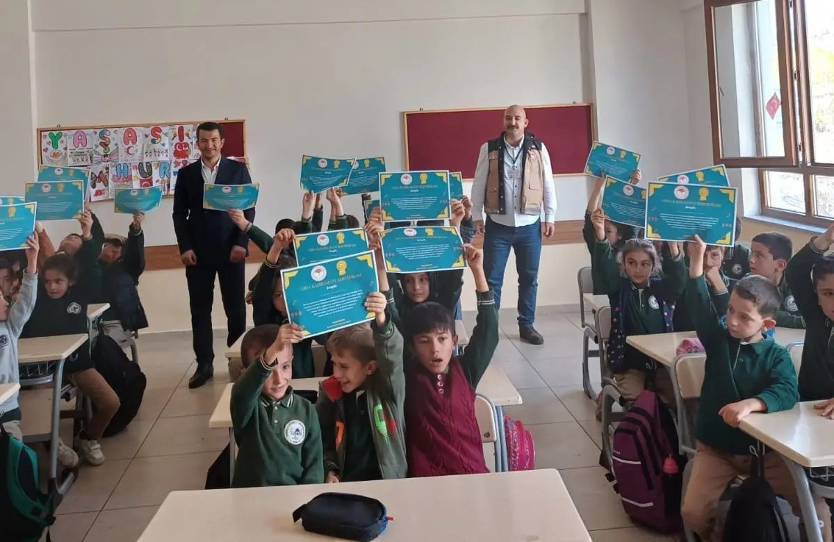 Öğrenciler gıda güvenilirliği ve israfı konularında bilgilendirildi ...