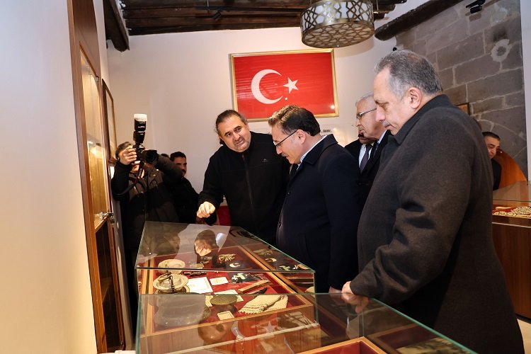Kayseri Talas'ta anlamlı 100'üncü yıl sergisi - Hürsöz Gazetesi Kayseri Talas'ta anlamlı 100'üncü yıl sergisi - Hürsöz Gazetesi