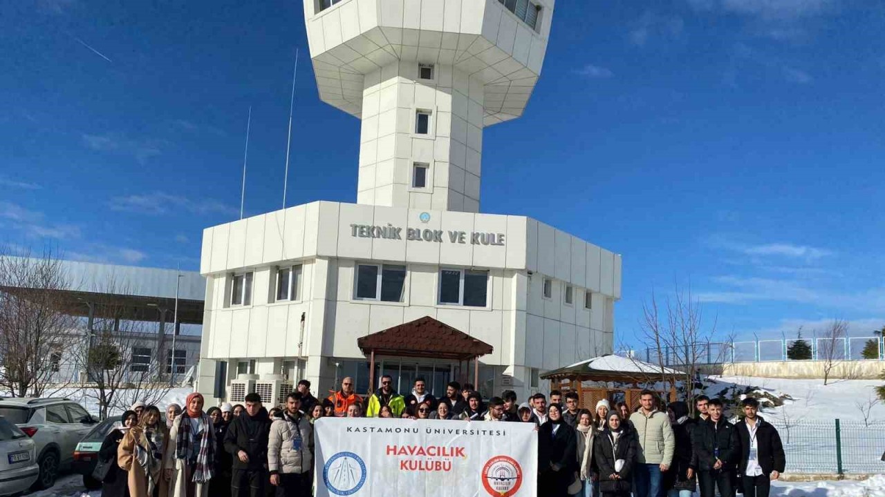 Sivil Havacılık Yüksekokulu öğrencilerine havalimanında teorik eğitim ... Sivil Havacılık Yüksekokulu öğrencilerine havalimanında teorik eğitim ...