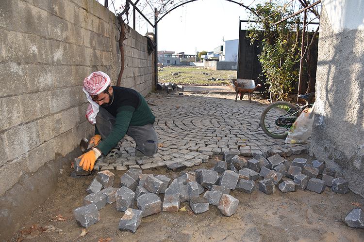 Ekmeğini taştan çıkaran baba 9 çocuğunu okutuyor - Hürsöz Gazetesi
