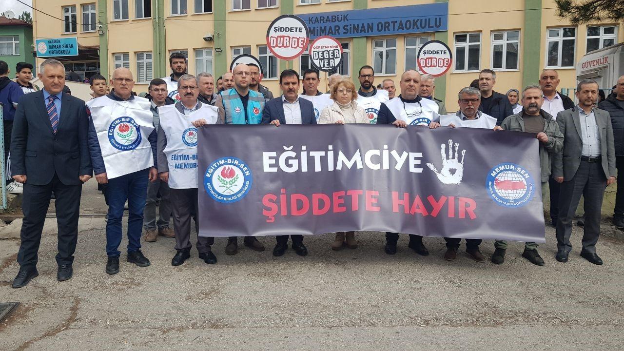 Öğrenci velisi okul basıp öğretmeni ve bir öğrenciyi darp etti - Hürsöz ... Öğrenci velisi okul basıp öğretmeni ve bir öğrenciyi darp etti - Hürsöz ...