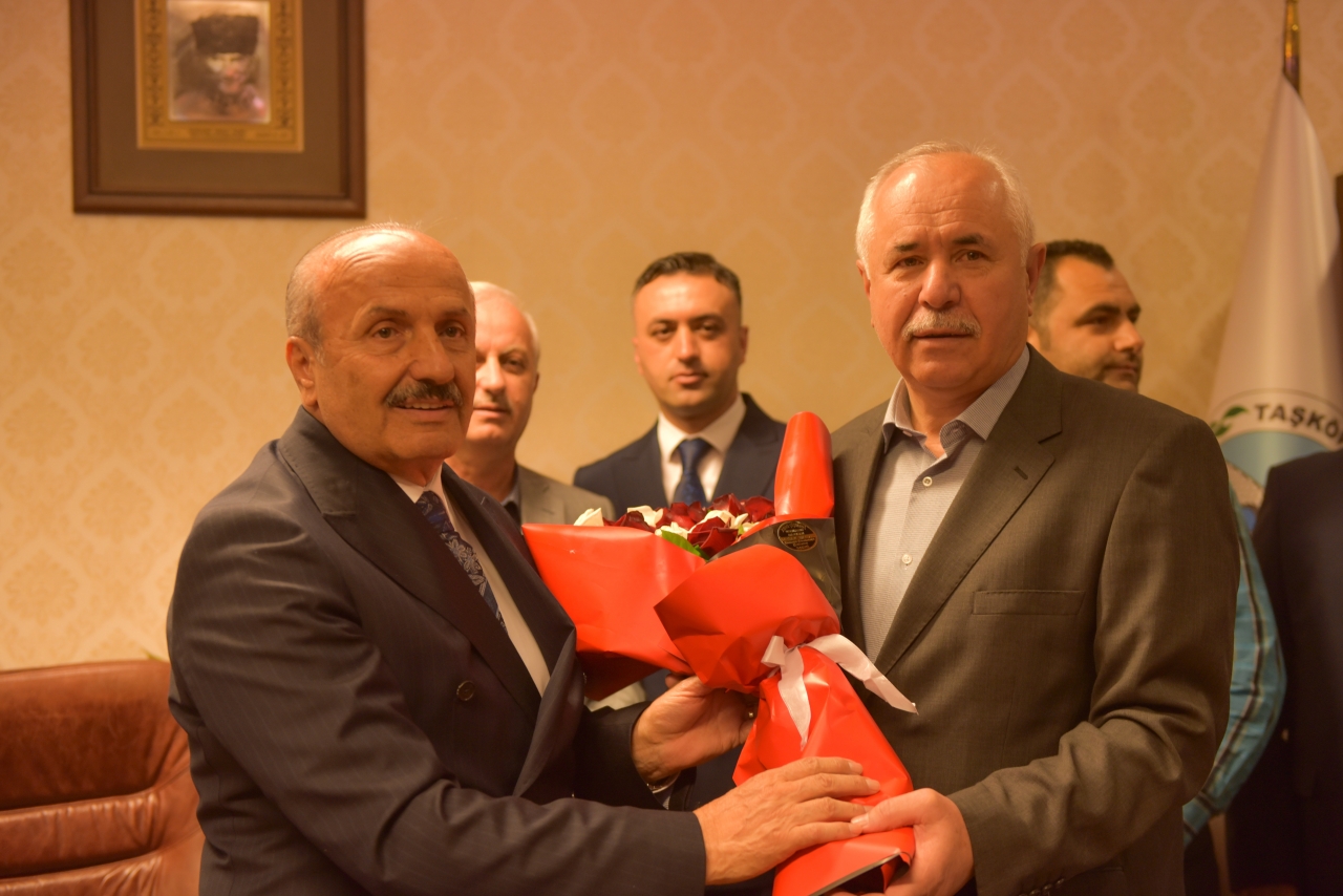 Taşköprü Belediye Başkanı Arslan görevine başladı - Hürsöz Gazetesi Taşköprü Belediye Başkanı Arslan görevine başladı - Hürsöz Gazetesi