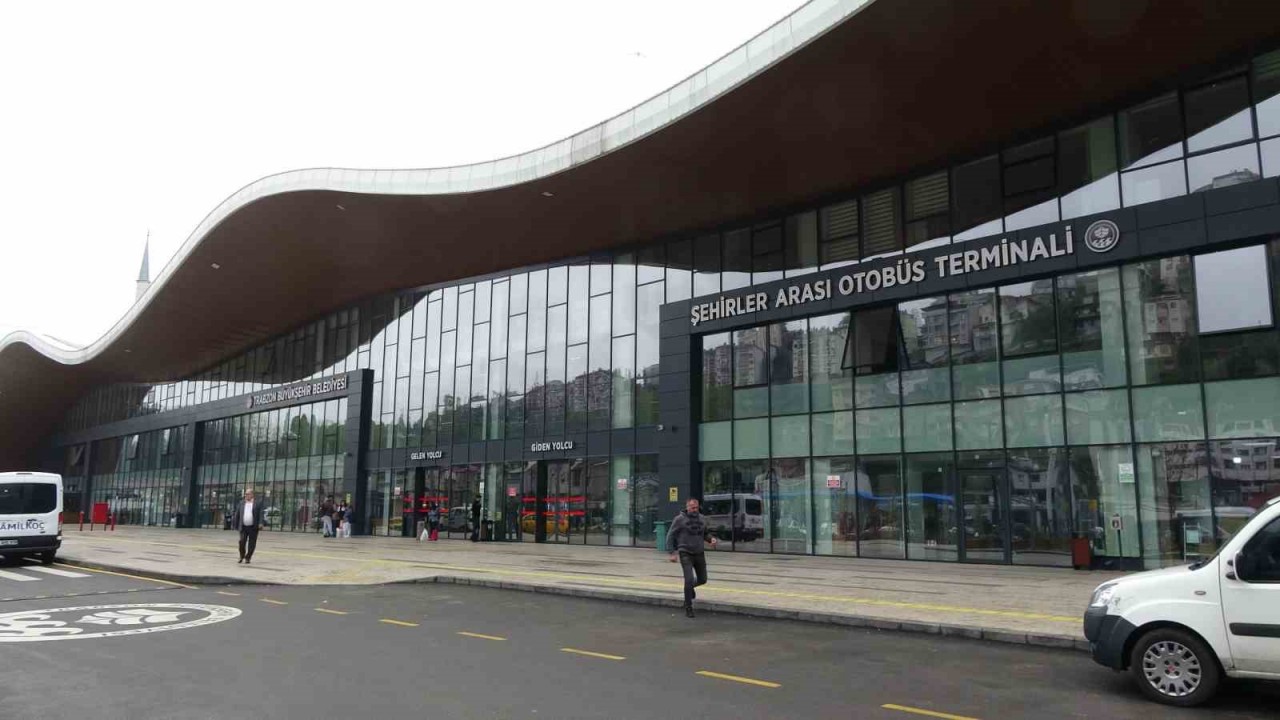 9 günlük resmi tatilin son gününde Trabzon Şehirlerarası Otobüs ...