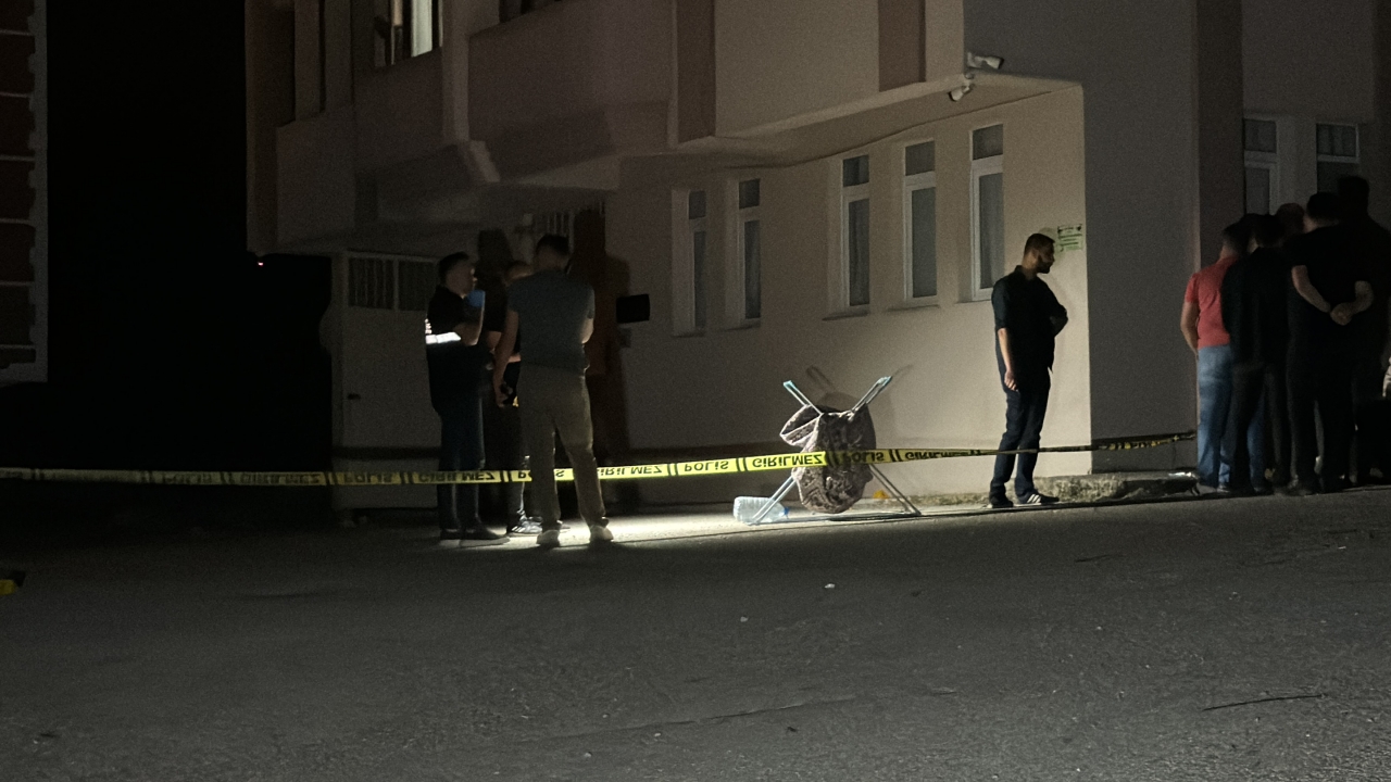 Kastamonu'da komşular arasında çıkan silahlı kavgada 3 kişi yaralandı ... Kastamonu'da komşular arasında çıkan silahlı kavgada 3 kişi yaralandı ...