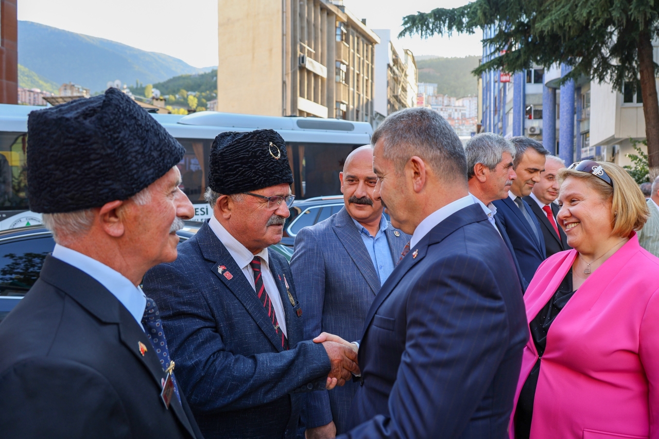 Artvin Valisi Turan Ergün görevine başladı - Hürsöz Gazetesi Artvin Valisi Turan Ergün görevine başladı - Hürsöz Gazetesi
