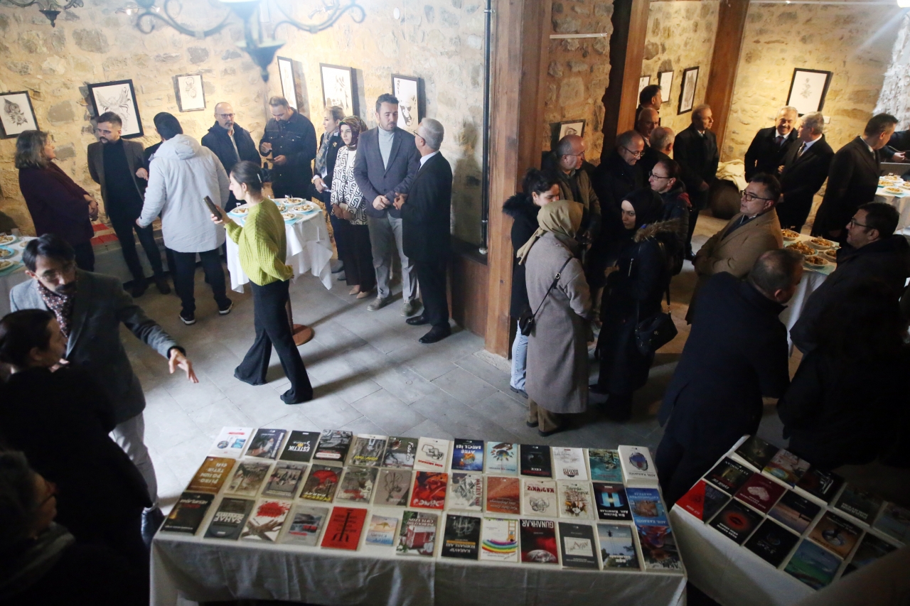 Tarihi hamamda "Kara Kalem Sergisi ve Kitap Yazar Buluşmaları ...
