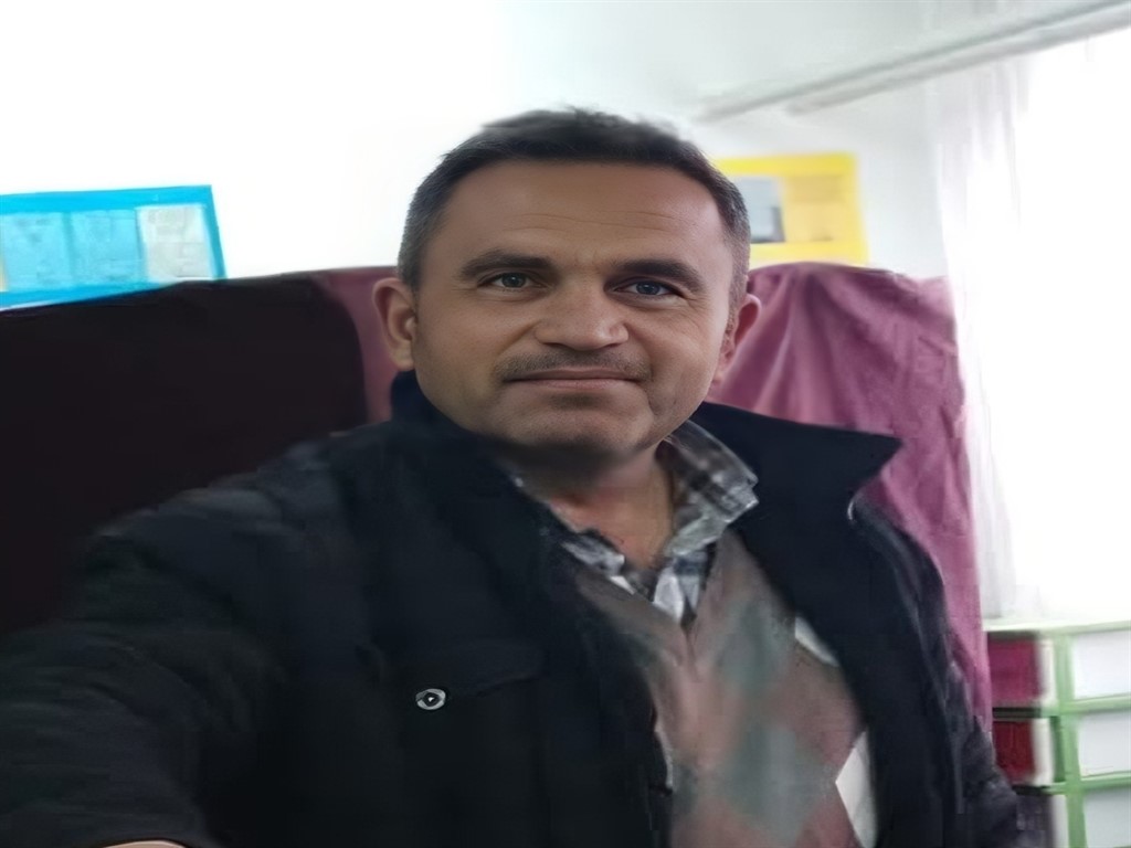 Yangına müdahale ederken alevlerin arasında kalan adam hayatını ...