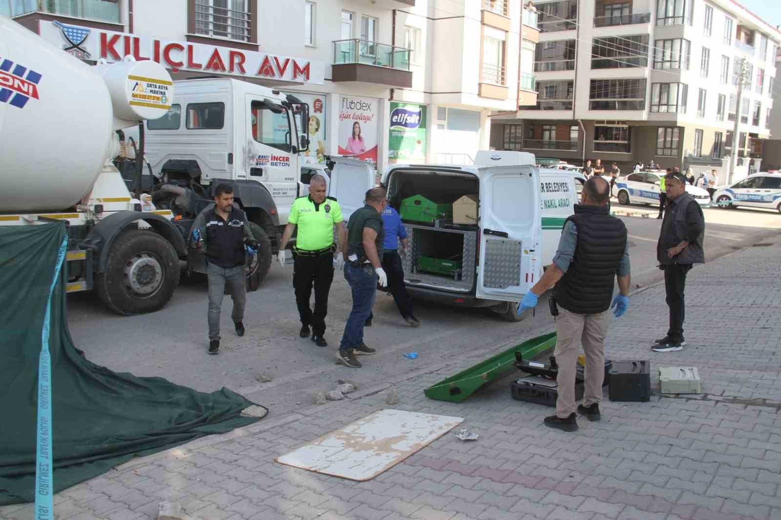 Beton mikserinin altında kalan yaşlı adam hayatını kaybetti - Hürsöz ...